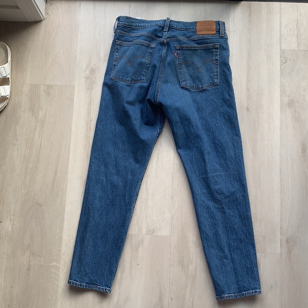 Levi’s Wedgie Icon Fit In Charleston Moves - Gem